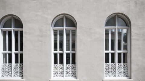 How to Hang Curtains On an Arched Window