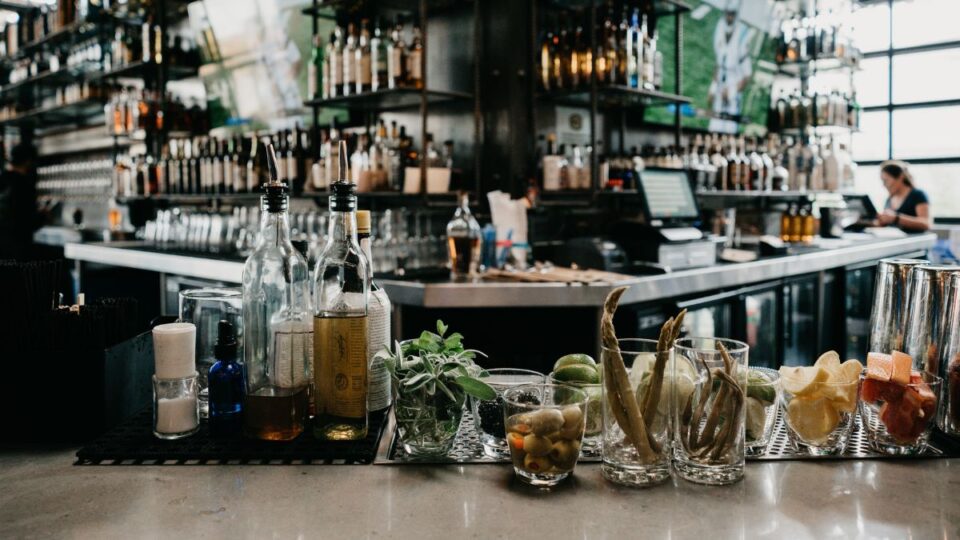 How to Design a Wet Bar: Tips and Ideas for Your Home
